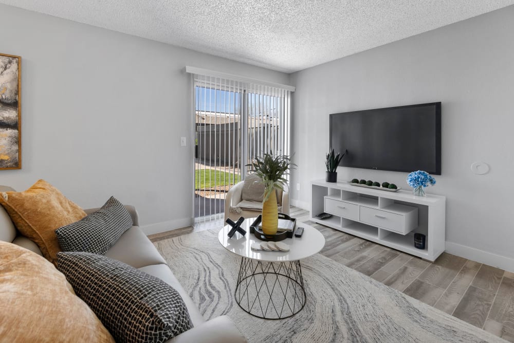 Photos of Las Brisas Apartments in Tucson, AZ