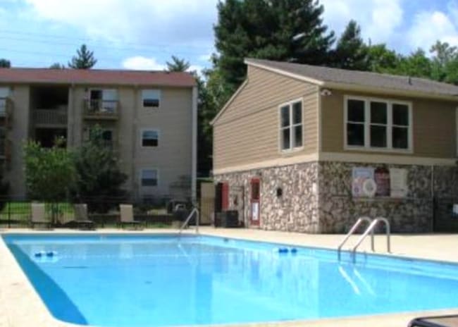 Nashville Apartments & Townhomes | The Residences at Stonebrook