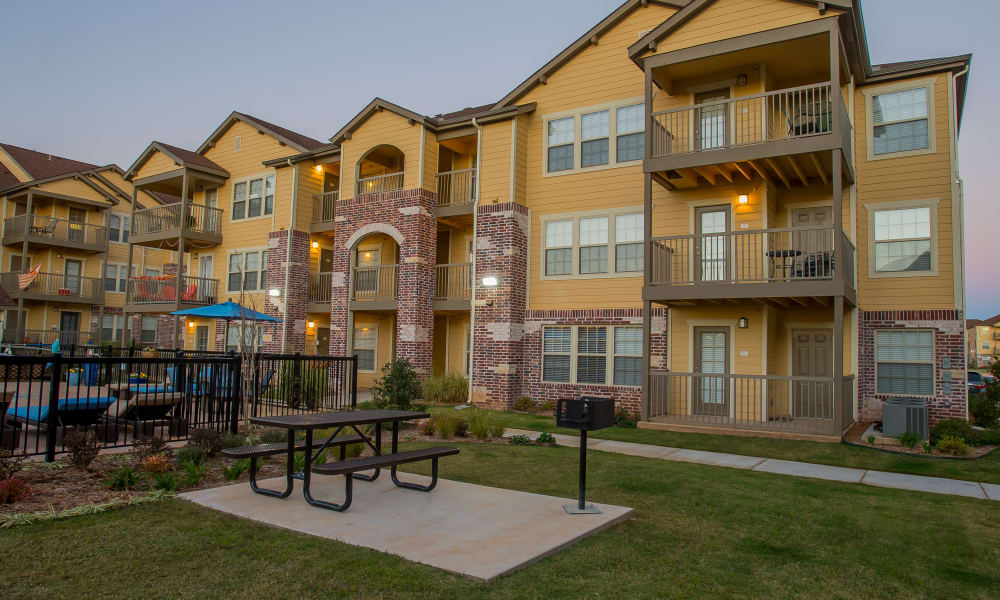Photos | Mission Point Apartments in Moore, OK