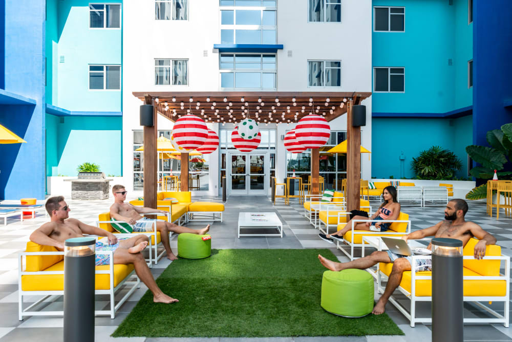 IDENTITY Miami: Miami, FL Student Apartments near FIU