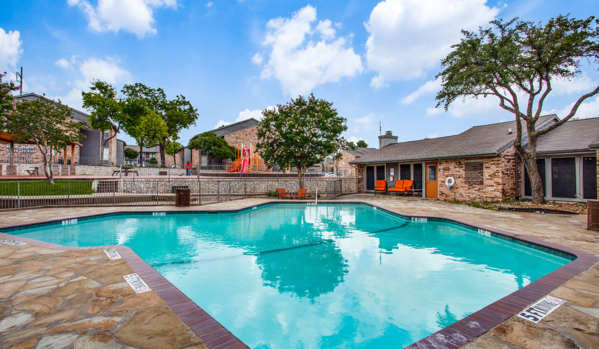 Photos of Barrett Apartment Homes | Apartments in Garland, TX