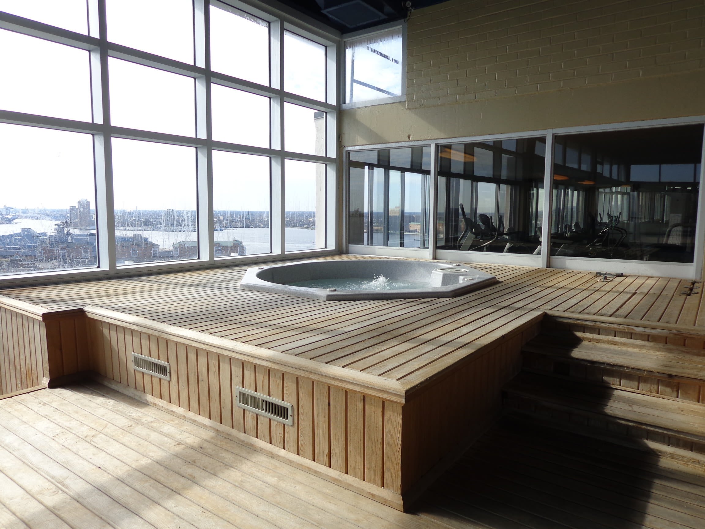 Norfolk, VA Apartments for Rent near Downtown | Hague Towers