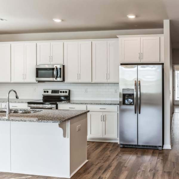 Townhomes with Walk‐In Closets | Amenities at The Courts at Maverick Yards