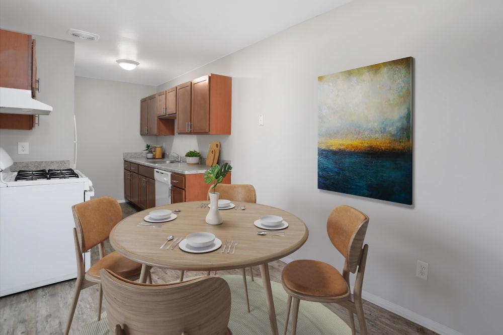 Photos of Maple Creek Apartments in Sterling Heights, MI