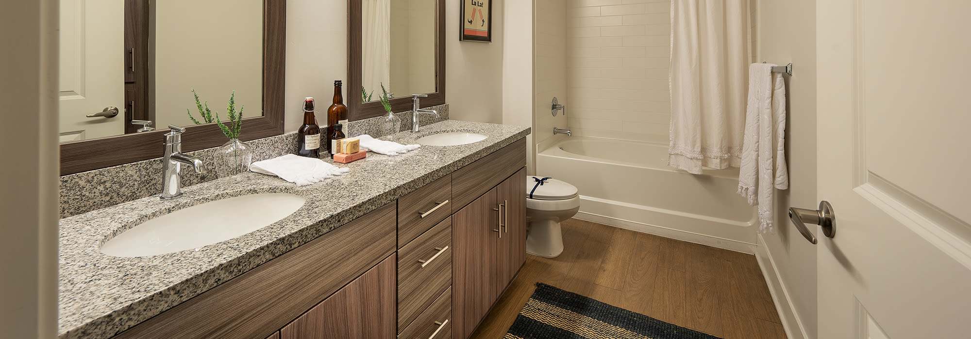 Lakeside Drive Apartments: Downtown Tempe, AZ Luxury Apartments