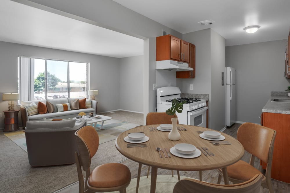 Photos of Maple Creek Apartments in Sterling Heights, MI